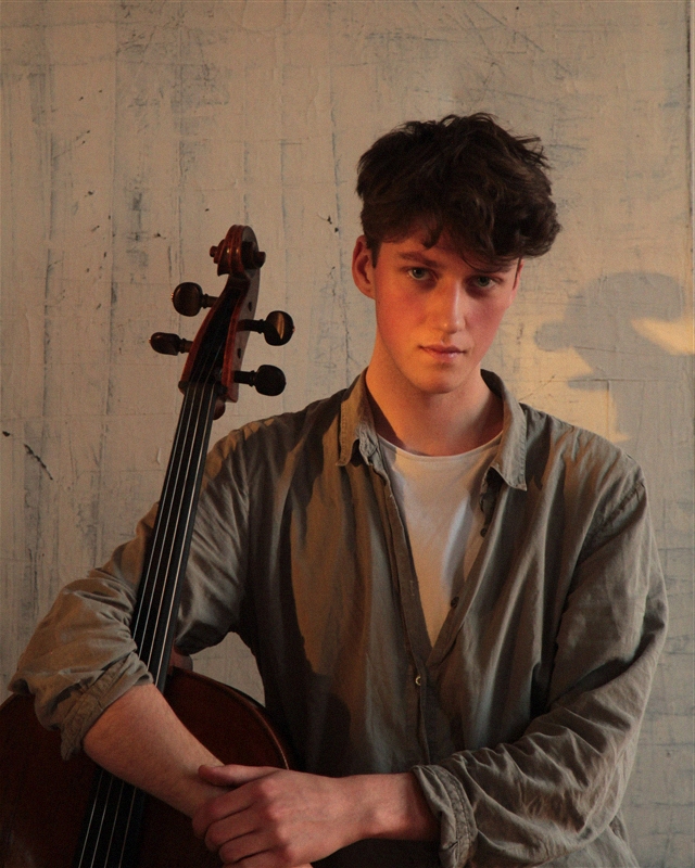 Raphael Sommer Cellist